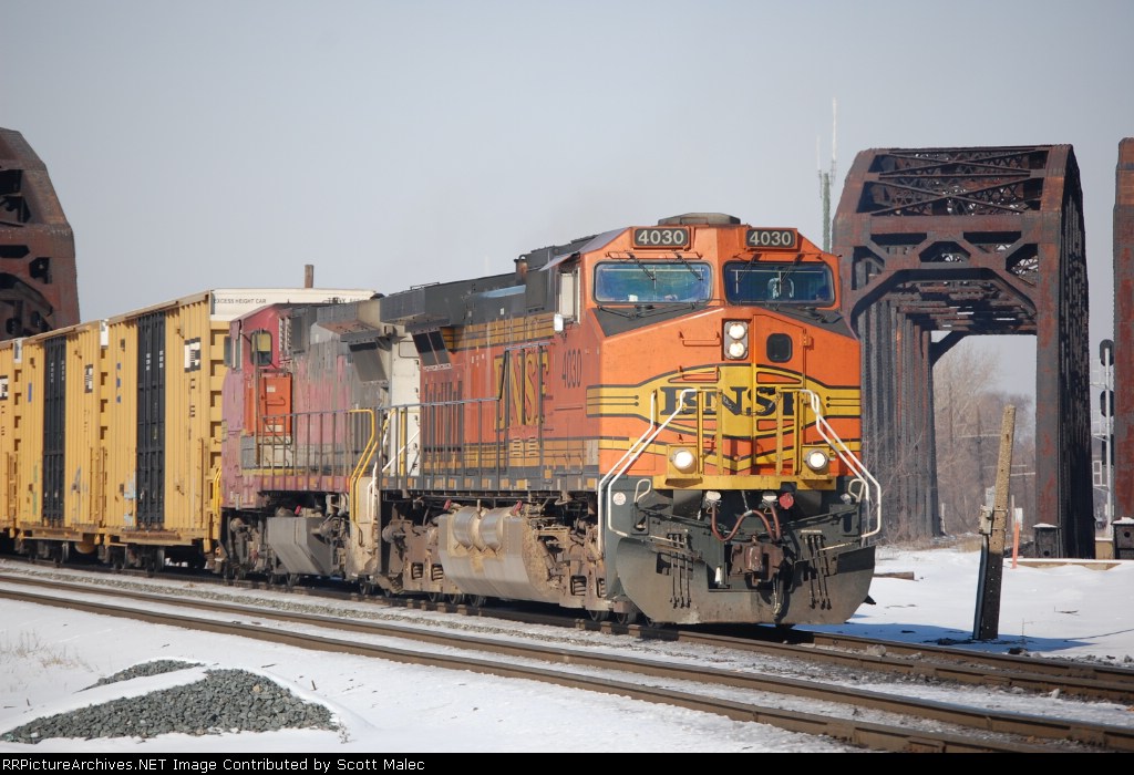 BNSF 4030 & 512